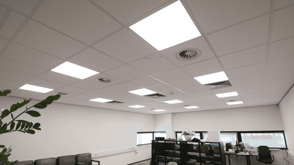 Verlichting vervangen in systeemplafond, zo werkt het! - LED Service Twente